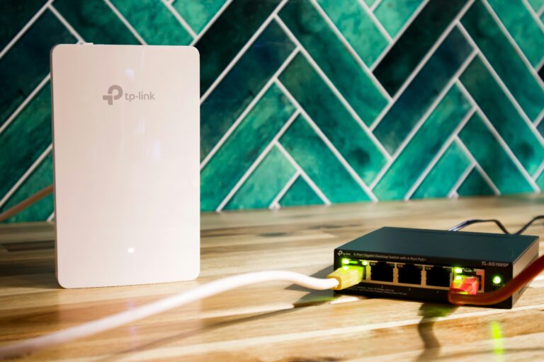 Mesh Wi-Fi vs Routers: Which Is Better for Home Networks - Trailblazing ...